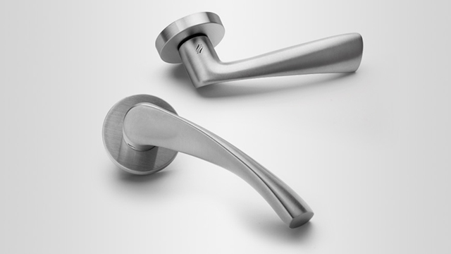 Maniglia Colombo Flessa Ottone Lucido e Cromato Satinato • Maniglie Design